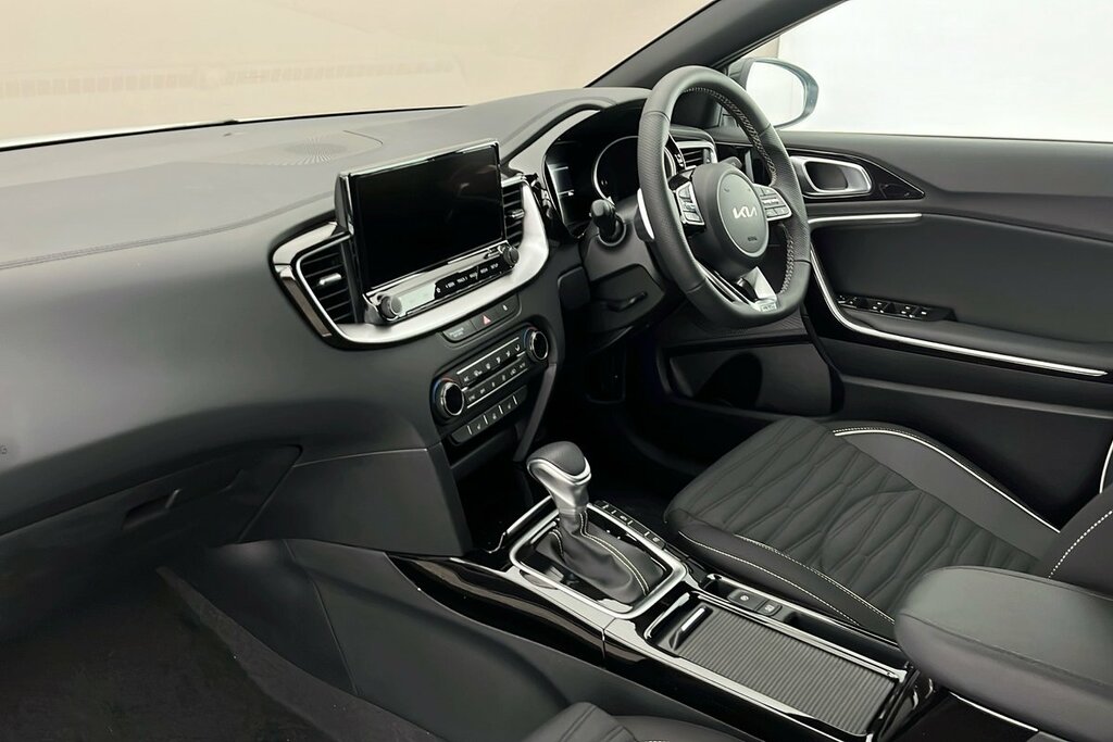 Used 2025 Kia Ceed YB25DKJ 1.5 T-GDi GT-Line DCT Euro 6 (s/s) 5dr on ...