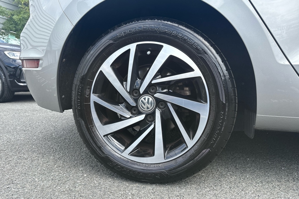 MT69KVP Check History Free / Dealer Reviews / Currently for Sale - Used Volkswagen Golf SV for ...