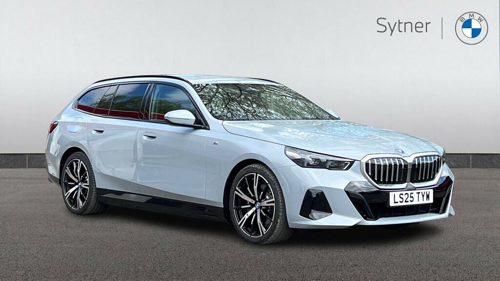 Used 2025 BMW 5 Series SD25NNT G60 520i M Sport Saloon B48 2.0i on ...
