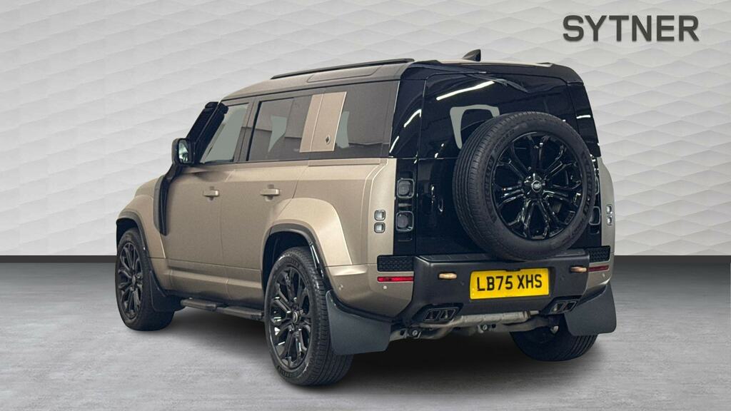 Used 2025 Land Rover Defender 110 SD75JAU 4.4 P635 Octa 110 5Dr Auto ...
